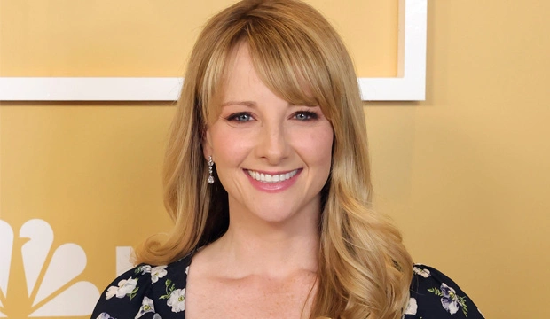 Melissa Rauch Goes Bare—Pictures Don’t Lie! Take a look